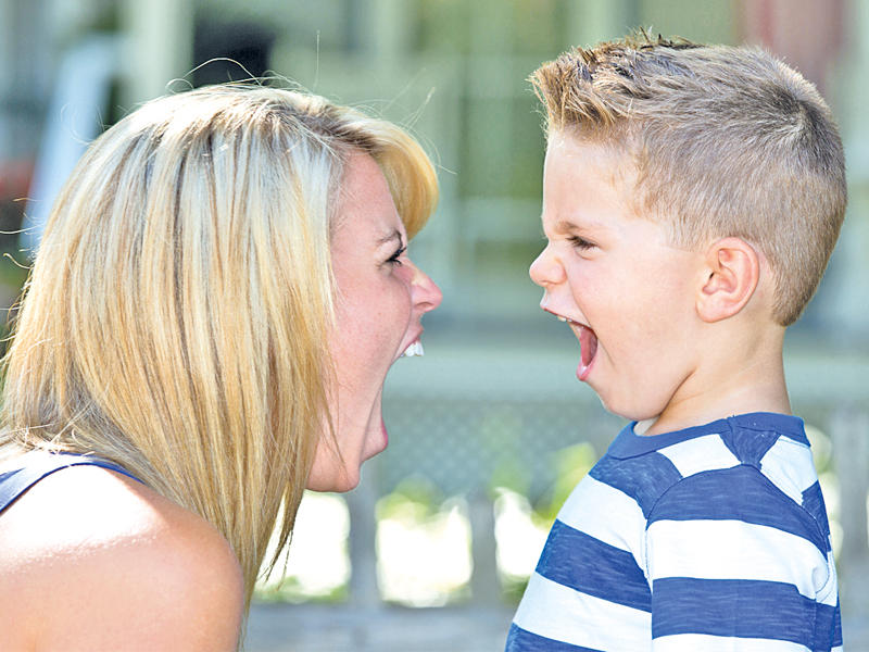 ساعدوني... كيف أتوقّف عن الصراخ في وجه أولادي؟ - جريدة الجريدة الكويتية
